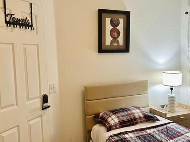 2 persons occupancy couples are welcome Experience Quality Living Close to Hwy27 and I 4 Gym, Gas Station, & Fast Food Nearby