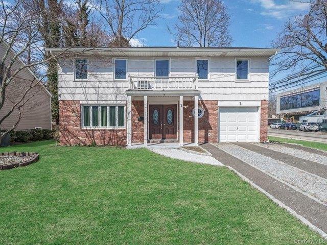 2 Pickwood Ln, Great Neck, NY 11024