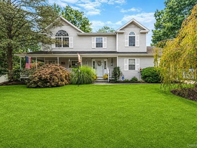 2 Piedmont Ct, Centereach, NY 11720