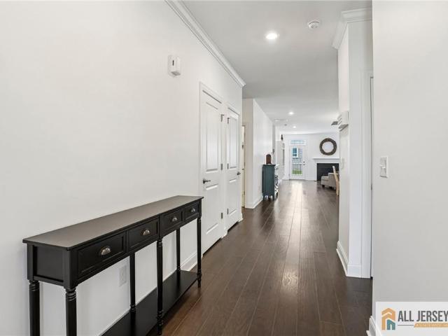 2 Pier Street