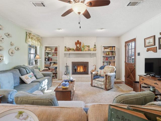 2 Pin Oak Drive