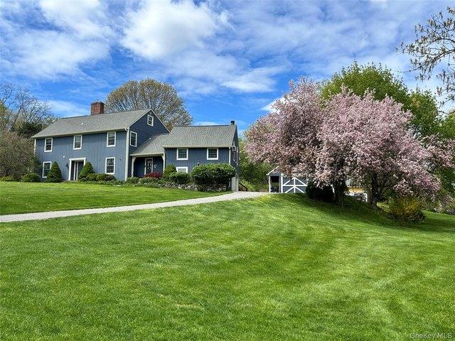 2 Pinetree Dr, Katonah, NY 10536