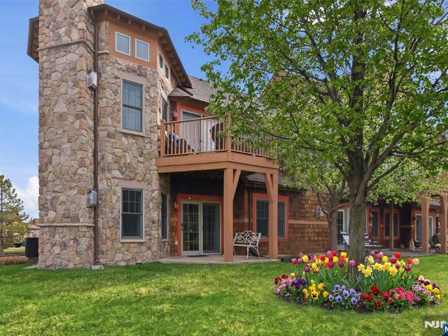 2 Pine Crescent # 14