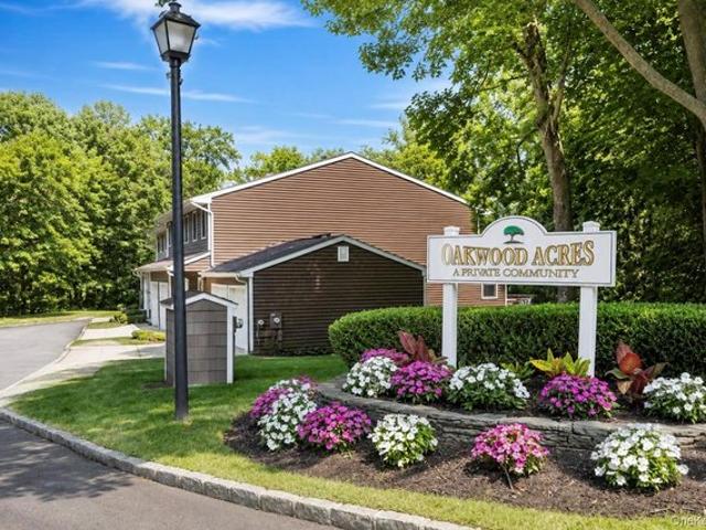 2 Pine St, Huntington, NY 11743