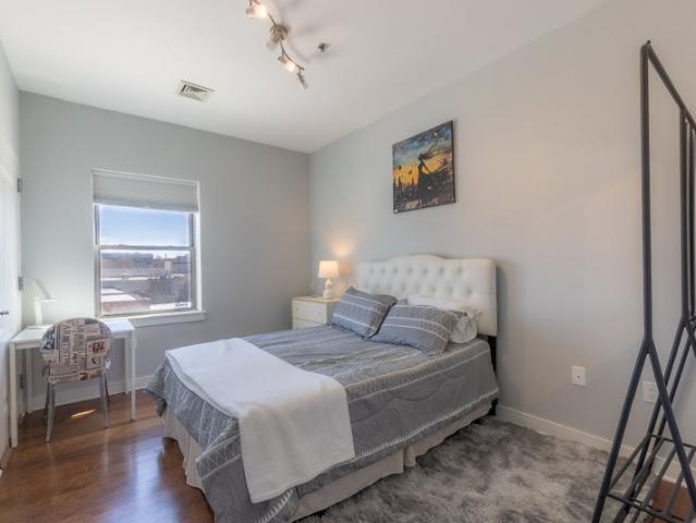 2 Plush Queen bedrooms near NYC