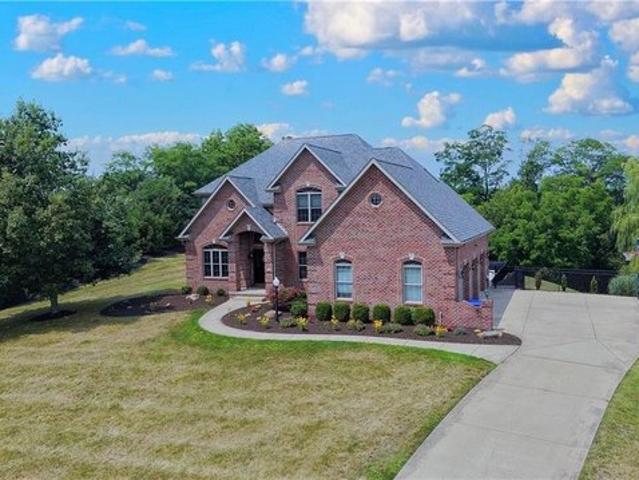 2 Presidential Ln, Valencia, PA 16059