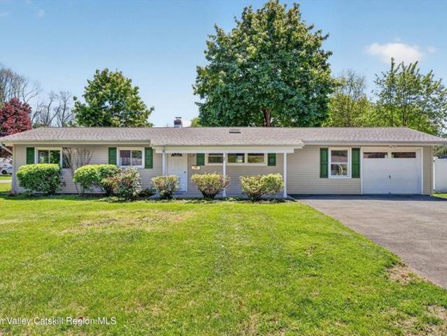 2 Princeton St, Red Hook, NY 12571