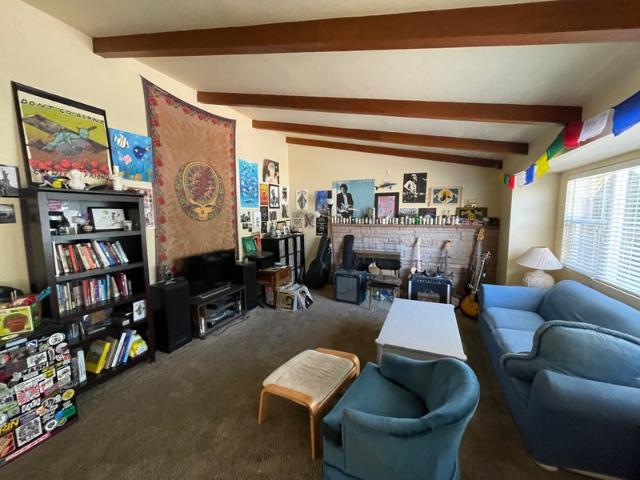 2 private rooms available South College Heights