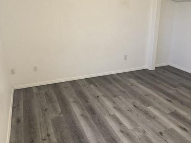 2 private rooms available