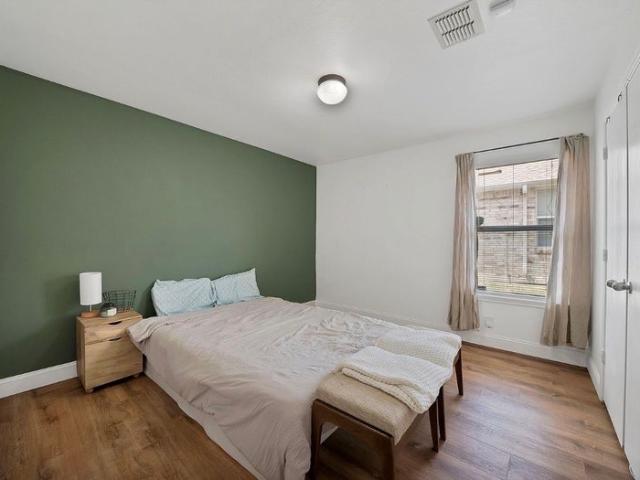 2 private rooms for rent