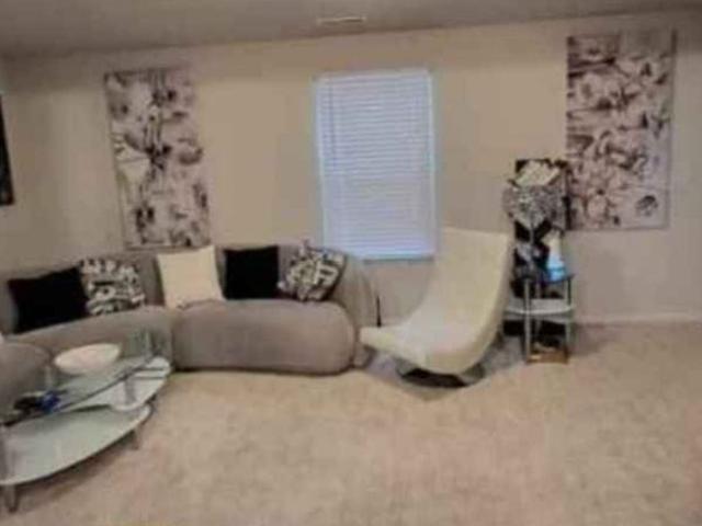 2 private rooms one slightly larger in 5 br home