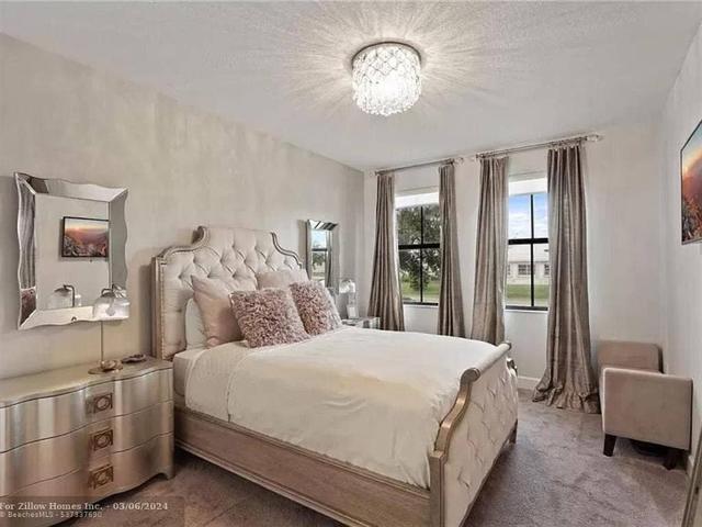2 Private Rooms w/ Large Priv. Bath