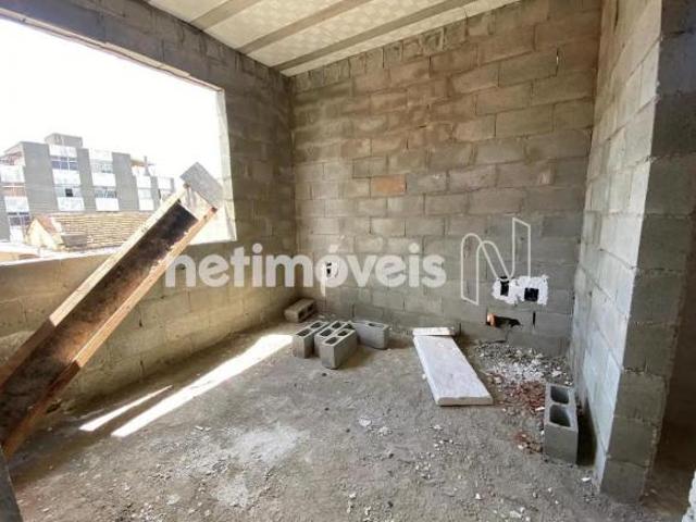 2 Quartos arejados, sendo 1 suíte no Bairro da Graça