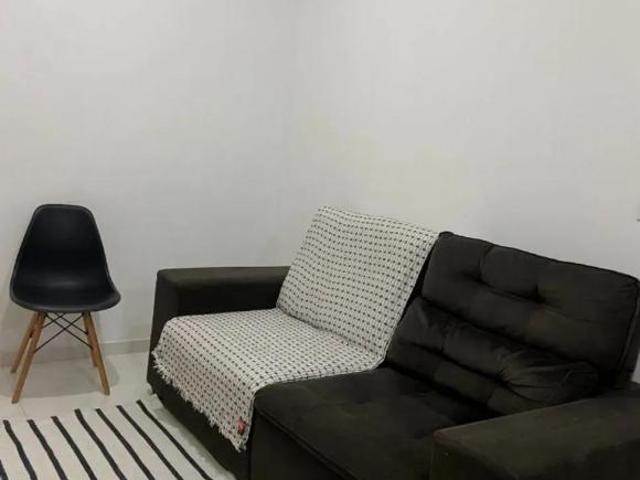 2 quartos, armários, garagem, prox a faculdade