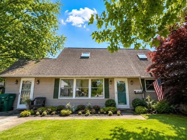 2 Quay Rd, Levittown, PA 19057