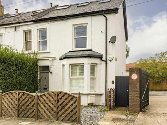 2 Queens Road, London, TW11 0LB, United Kingdom | 2 bed apartment for rent #139333498 | Rentberry
