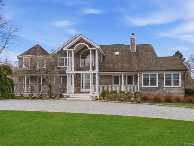 2 Quogo Neck Ln, Quogue, NY 11959