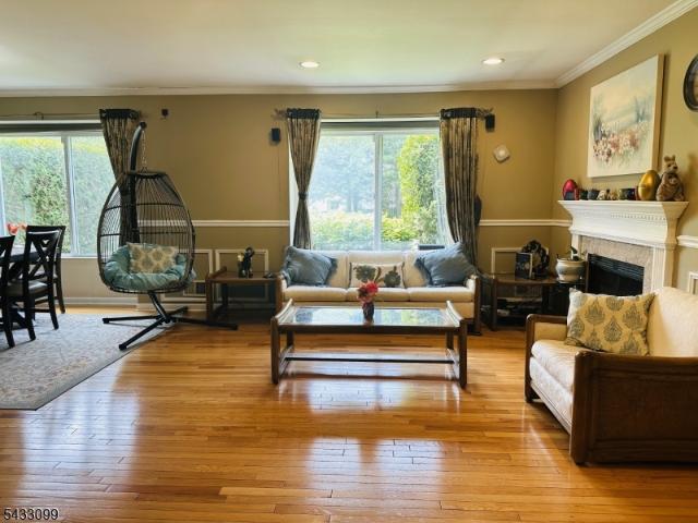 2 Russell Ct