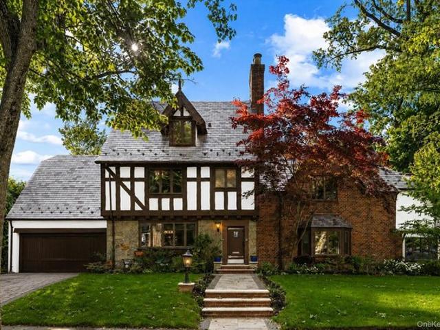 2 Rutland Rd, Great Neck, NY 11020