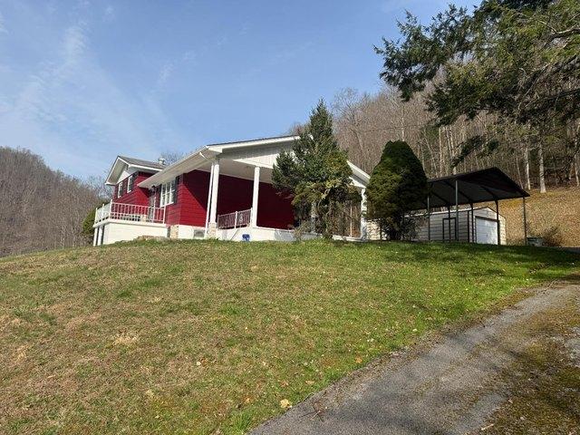 2 Railroad St, Oceana, WV 24870