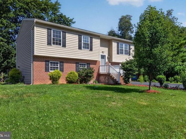 2 Raspberry Dr, Mechanicsburg, PA 17050