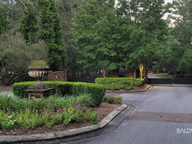 2 Redfern Rd, Daphne, AL 36526