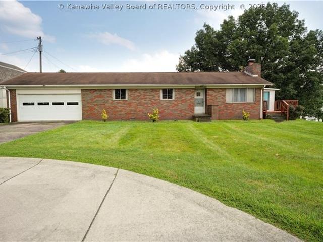 2 Reeves Dr, Nitro, WV 25143