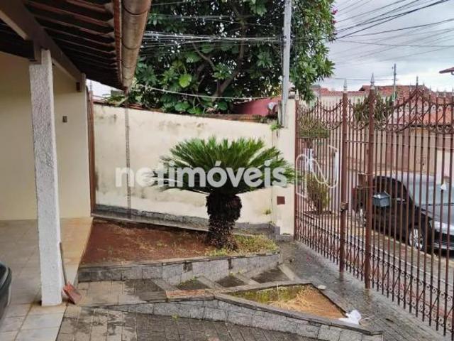 2 residências independentes em um lote de 425m² , com 290m²  de área construída