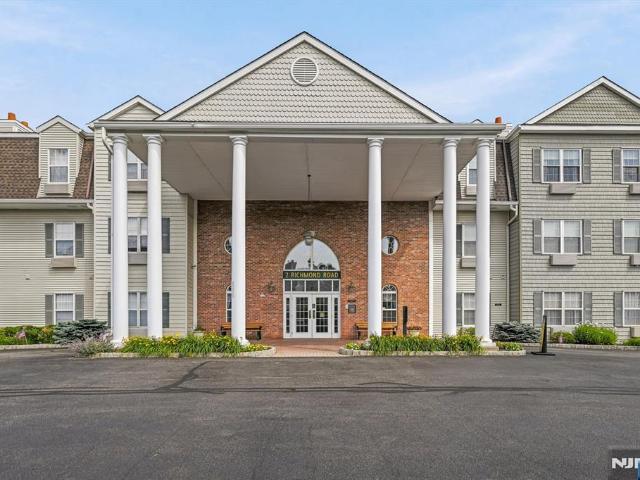 2 Richmond Road # 302