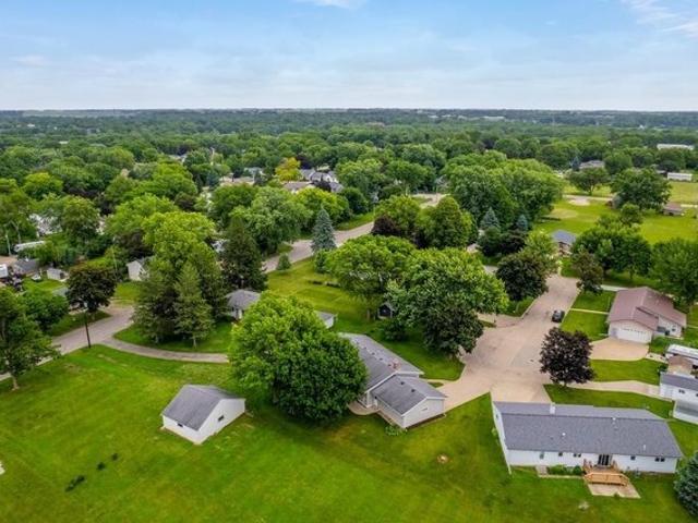 2 Riden Cir, Charles City, IA 50616