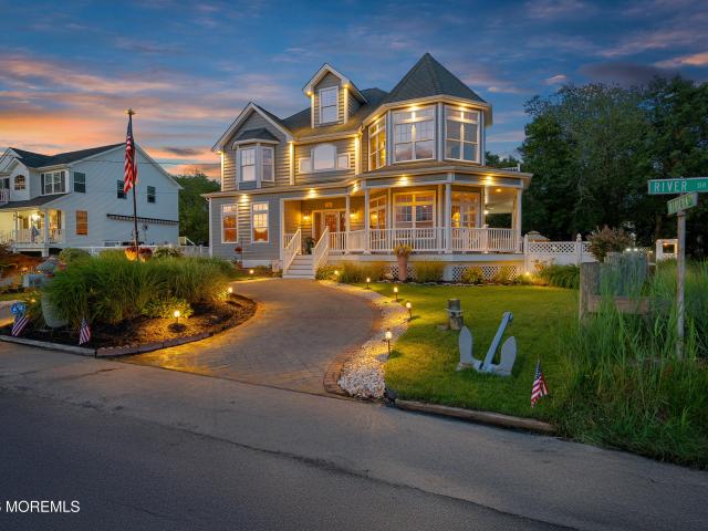 2 River Drive