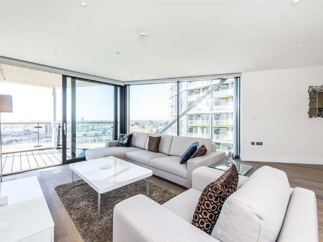 2 Riverlight Quay, Nine Elms, London. 2 bed apartment to rent £4,996 pcm £1,153 pw