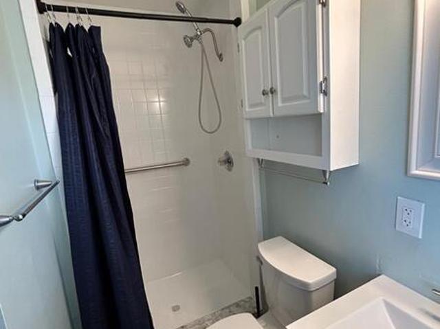 2 Rms Avail, 1 with PRIVATE ENTRANCE!* Great East Orlando Location! Newly Renovated Home just off East Colonial near UCF!