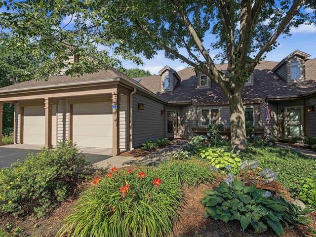 2 Rock Cove Ln, Galena, IL 61036