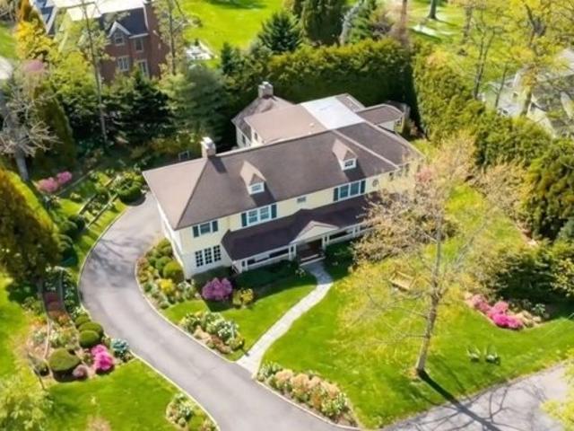 2 Robert Dr, Millburn, NJ 07078