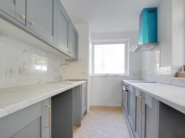 2 room apartment to let in The Drive, Hove, BN3