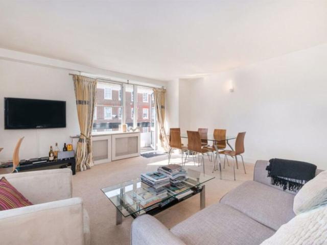 2 room apartment to let in Flat 202, 10 Weymouth Street London, London W1W 5BX, united_kingdom