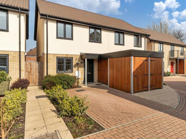 2 room house to let in Squires Close, Chesterton, CB4