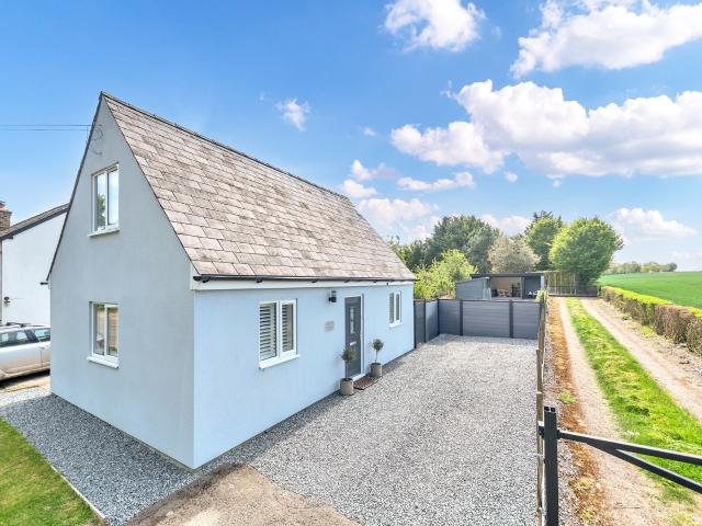 2 room house to let in with Stunning 22sqm Garden Studio, Abington Road, Litlington, SG8