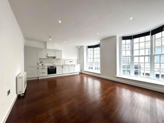 2 room house to let