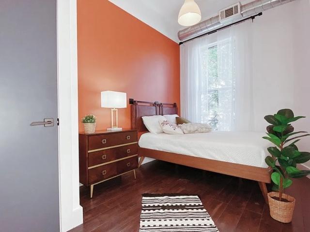 2 Room on 1225 Hancock Street