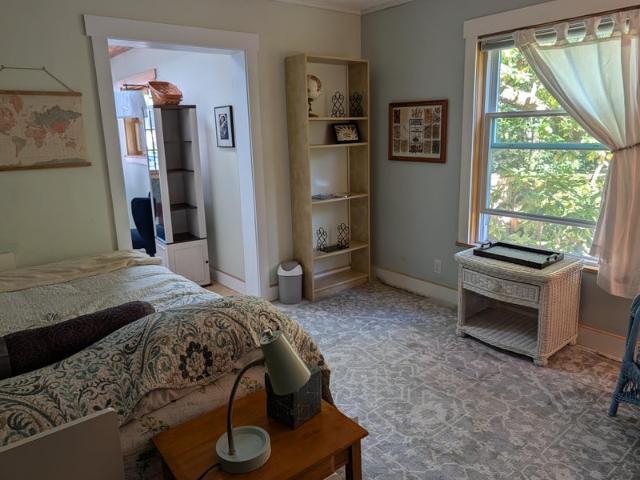 2 room suite in house on large wooded lot, Edmonds