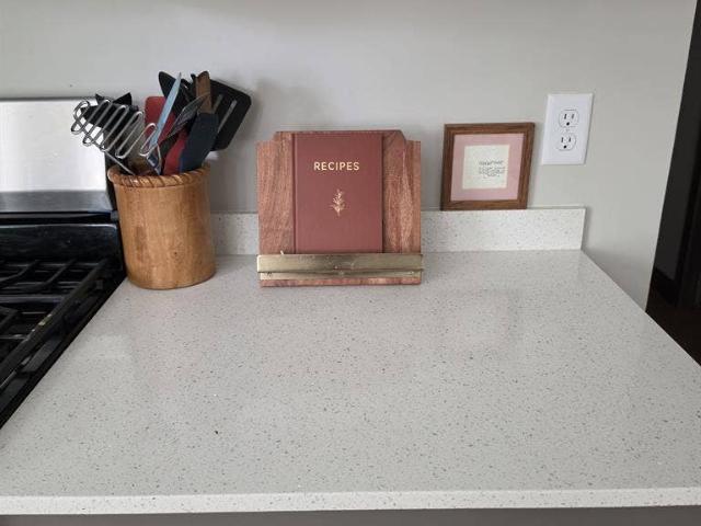 2 Roomates Needed