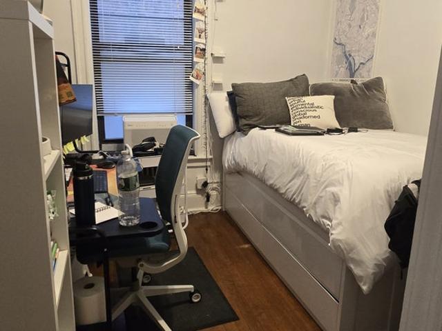 2 roommates needed in 3bed 1 br clinton hill