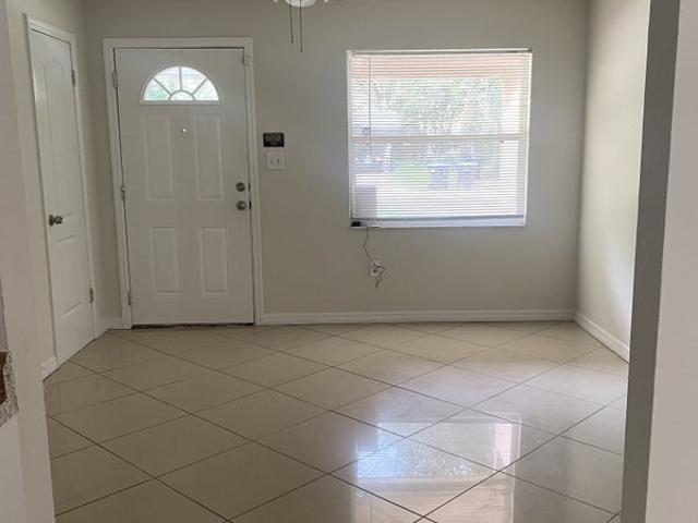 2 rooms n private bathroom