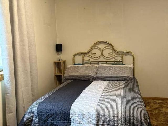 2 rooms available