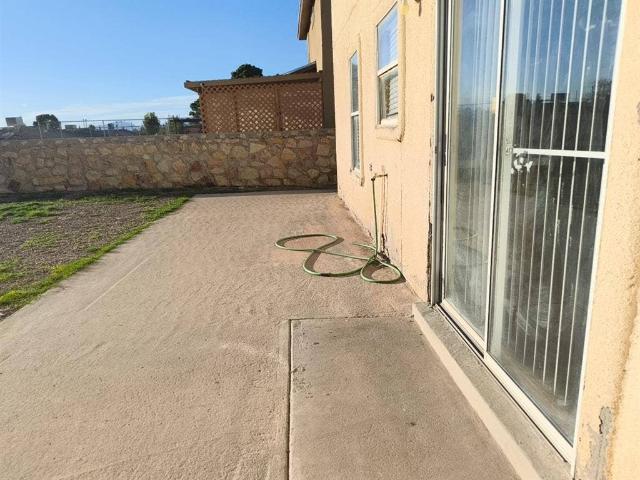 2 rooms available