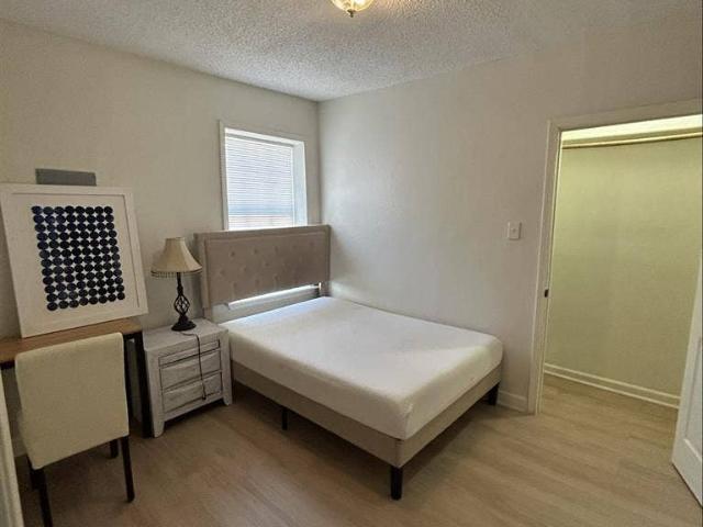 2 rooms available
