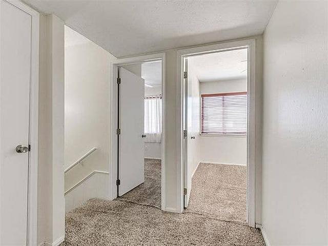 2 rooms available at 206 jason dr