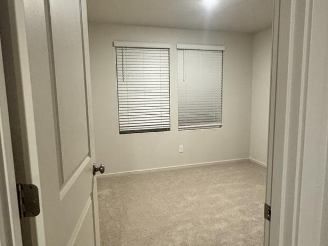 2 rooms available for rent